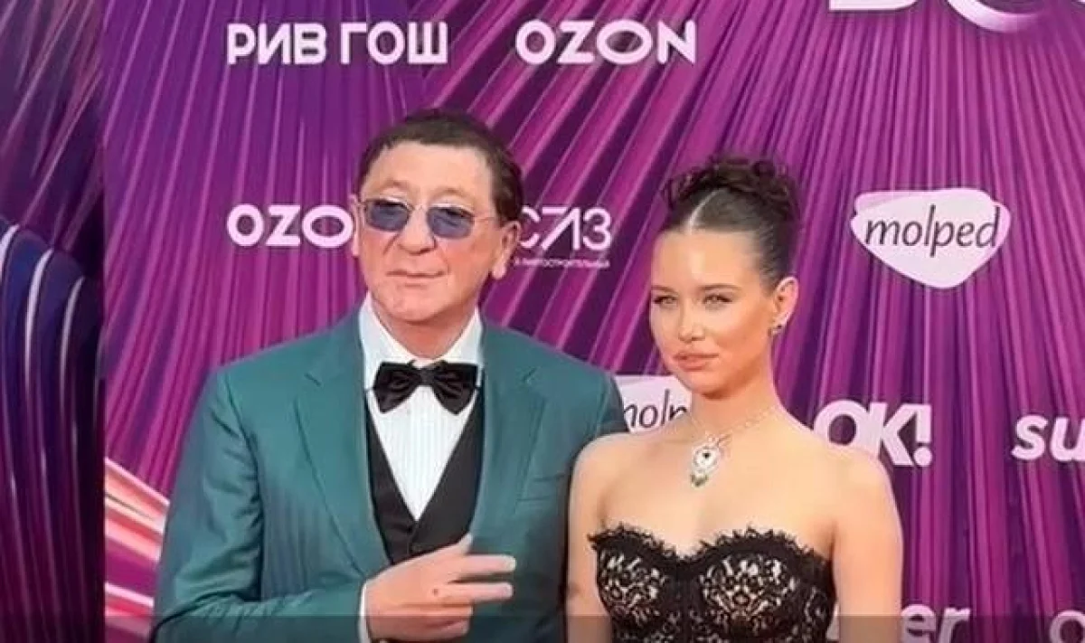 Лепс шокировал публику своей 18-летней возлюбленной